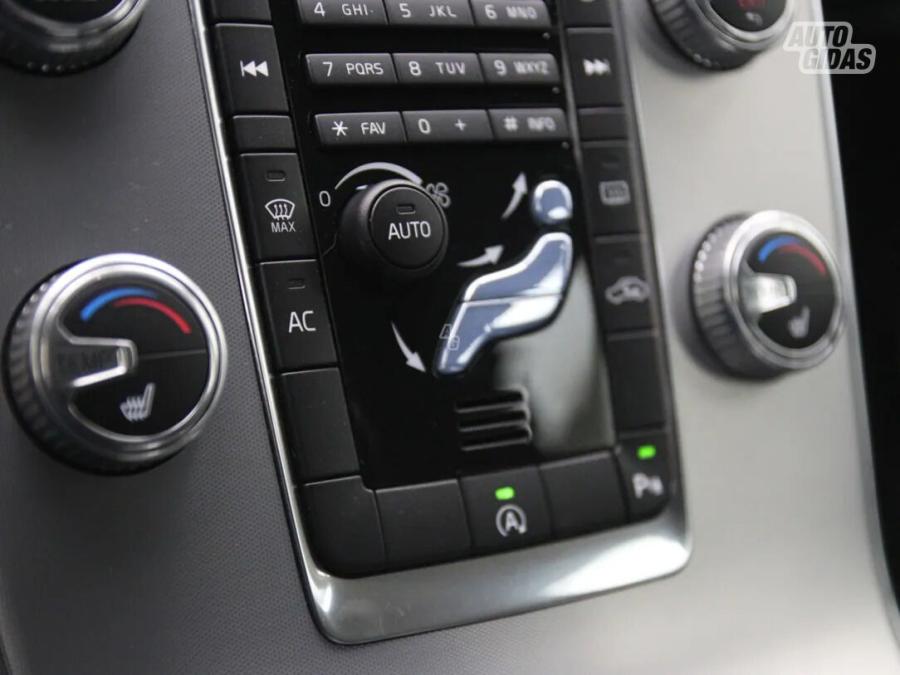 Zils Volvo V60 2017 Viļņa, ar dzinēja tilpumu 2.00 L un nobraukumu 215 tūkst. km par 9899 €, foto 21 vietnē AUTOMOTO.COM.LV