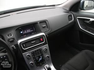 Zils Volvo V60 2017 Viļņa, ar dzinēja tilpumu 2.00 L un nobraukumu 215 tūkst. km par 9899 €, foto 22 vietnē AUTOMOTO.COM.LV