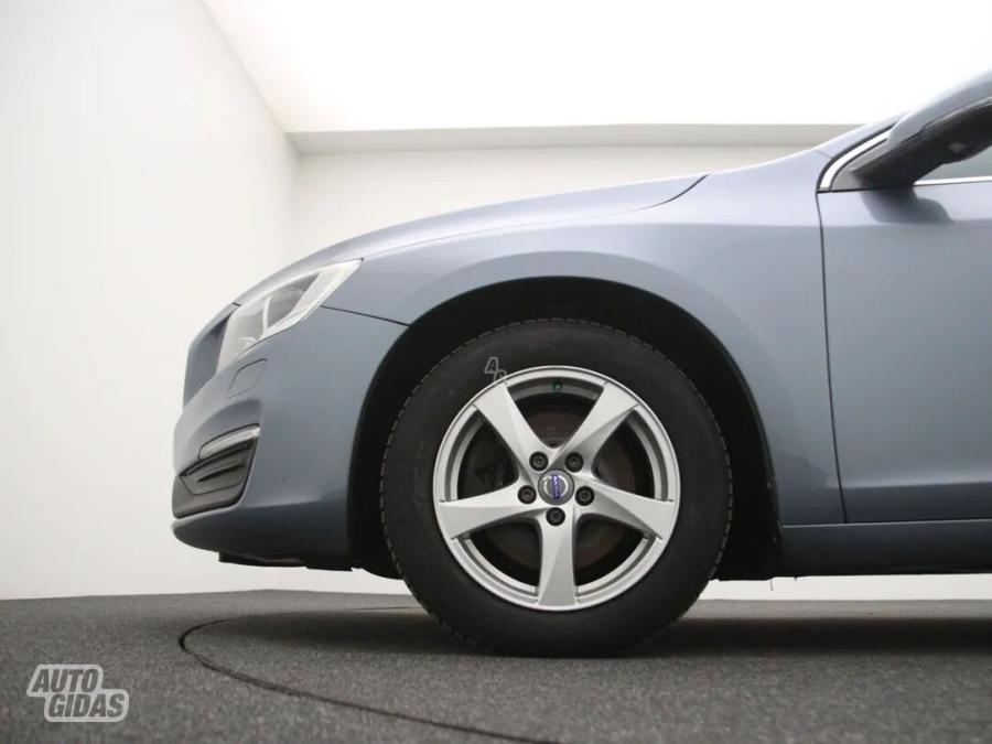 Zils Volvo V60 2017 Viļņa, ar dzinēja tilpumu 2.00 L un nobraukumu 215 tūkst. km par 9899 €, foto 29 vietnē AUTOMOTO.COM.LV