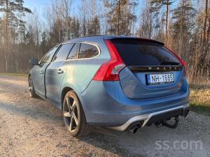 Zils Volvo V60 2017 Rīga, ar dzinēja tilpumu 2.00 L un nobraukumu 216 tūkst. km par 8000 €, foto 4 vietnē AUTOMOTO.COM.LV