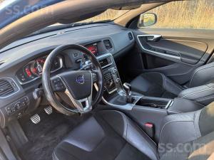 Zils Volvo V60 2017 Rīga, ar dzinēja tilpumu 2.00 L un nobraukumu 216 tūkst. km par 8000 €, foto 7 vietnē AUTOMOTO.COM.LV
