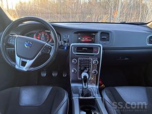 Zils Volvo V60 2017 Rīga, ar dzinēja tilpumu 2.00 L un nobraukumu 216 tūkst. km par 8000 €, foto 8 vietnē AUTOMOTO.COM.LV