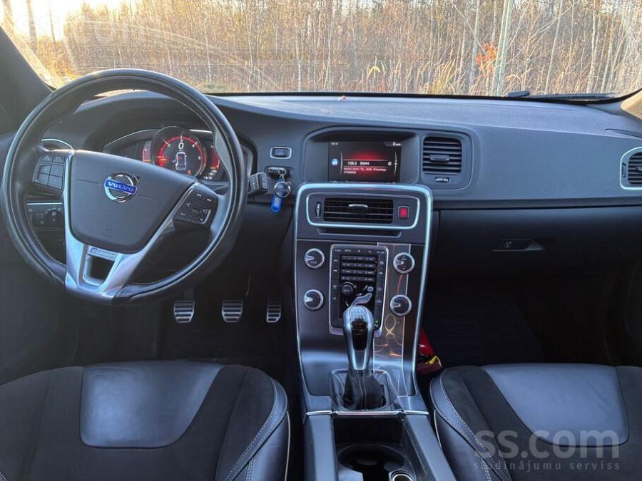 Zils Volvo V60 2017 Rīga, ar dzinēja tilpumu 2.00 L un nobraukumu 216 tūkst. km par 8000 €, foto 8 vietnē AUTOMOTO.COM.LV