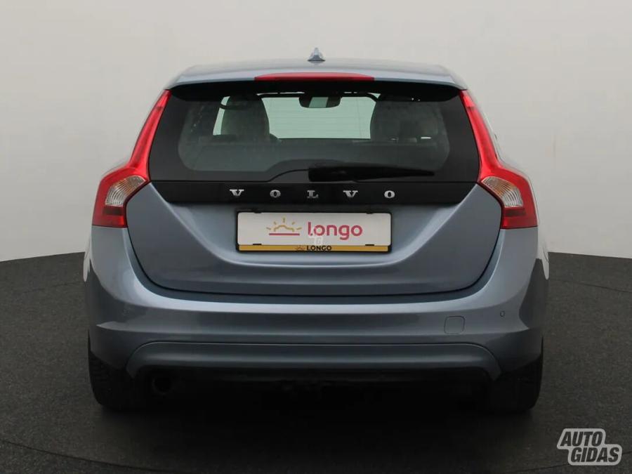 Blue Volvo V60 2017 in Vilnius, with an engine capacity of 2.00 L and mileage of 255 thousand km for 10499 €, photo 6 on AUTOMOTO.COM.LV