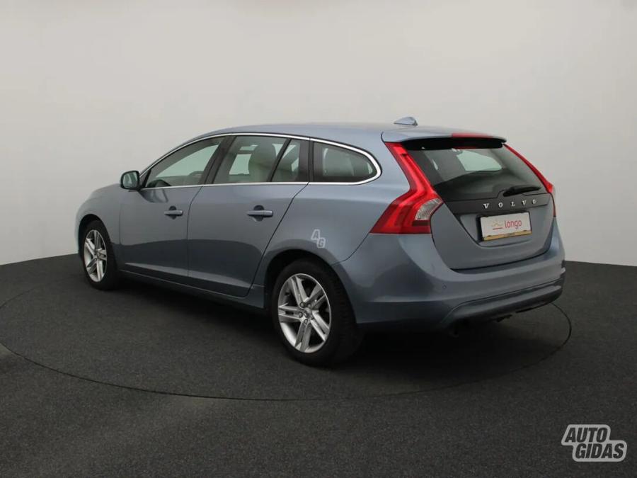 Blue Volvo V60 2017 in Vilnius, with an engine capacity of 2.00 L and mileage of 255 thousand km for 10499 €, photo 8 on AUTOMOTO.COM.LV