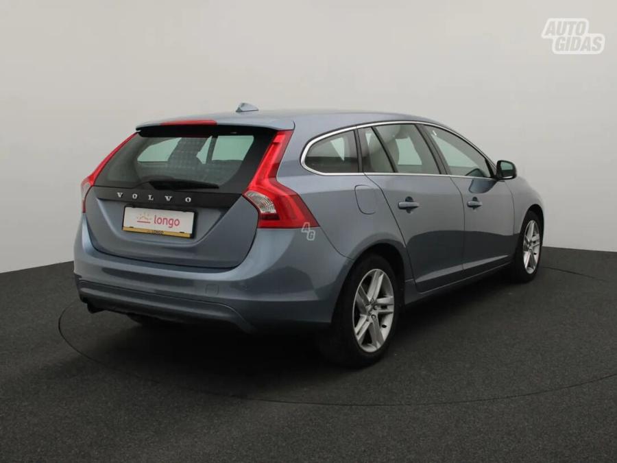 Blue Volvo V60 2017 in Vilnius, with an engine capacity of 2.00 L and mileage of 255 thousand km for 10499 €, photo 9 on AUTOMOTO.COM.LV