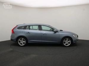 Blue Volvo V60 2017 in Vilnius, with an engine capacity of 2.00 L and mileage of 255 thousand km for 10499 €, photo 10 on AUTOMOTO.COM.LV