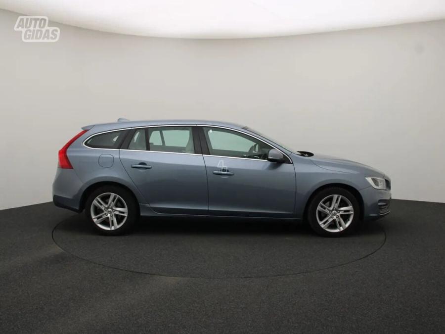 Blue Volvo V60 2017 in Vilnius, with an engine capacity of 2.00 L and mileage of 255 thousand km for 10499 €, photo 10 on AUTOMOTO.COM.LV
