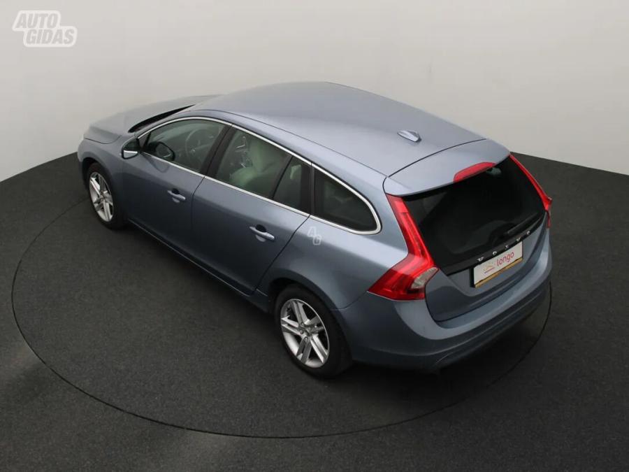 Blue Volvo V60 2017 in Vilnius, with an engine capacity of 2.00 L and mileage of 255 thousand km for 10499 €, photo 13 on AUTOMOTO.COM.LV