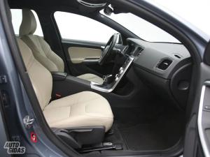 Blue Volvo V60 2017 in Vilnius, with an engine capacity of 2.00 L and mileage of 255 thousand km for 10499 €, photo 15 on AUTOMOTO.COM.LV