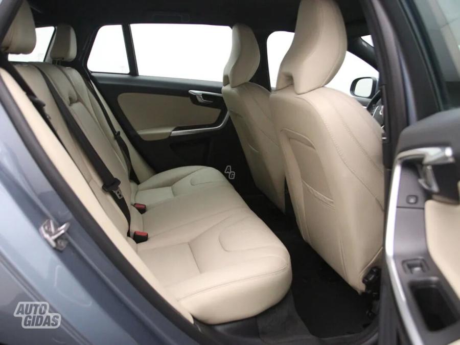Blue Volvo V60 2017 in Vilnius, with an engine capacity of 2.00 L and mileage of 255 thousand km for 10499 €, photo 16 on AUTOMOTO.COM.LV