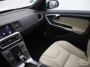 Blue Volvo V60 2017 in Vilnius, with an engine capacity of 2.00 L and mileage of 255 thousand km for 10499 €, photo 22 on AUTOMOTO.COM.LV