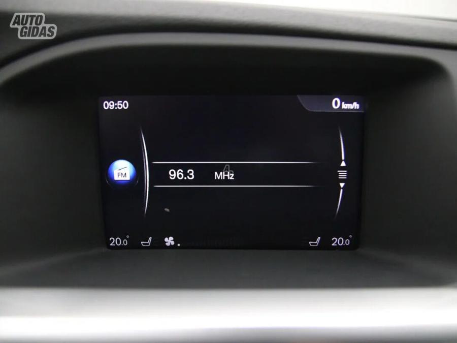 Blue Volvo V60 2017 in Vilnius, with an engine capacity of 2.00 L and mileage of 255 thousand km for 10499 €, photo 23 on AUTOMOTO.COM.LV