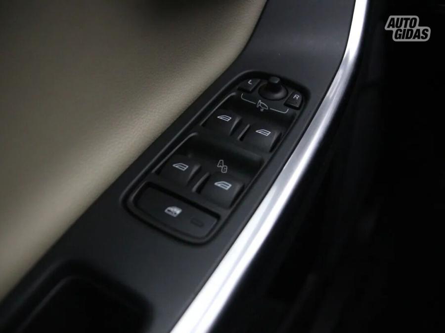 Blue Volvo V60 2017 in Vilnius, with an engine capacity of 2.00 L and mileage of 255 thousand km for 10499 €, photo 27 on AUTOMOTO.COM.LV