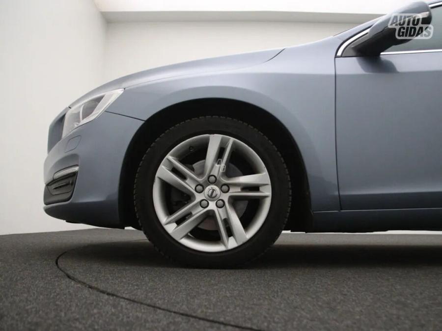 Blue Volvo V60 2017 in Vilnius, with an engine capacity of 2.00 L and mileage of 255 thousand km for 10499 €, photo 29 on AUTOMOTO.COM.LV