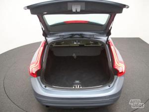 Blue Volvo V60 2017 in Vilnius, with an engine capacity of 2.00 L and mileage of 255 thousand km for 10499 €, photo 32 on AUTOMOTO.COM.LV