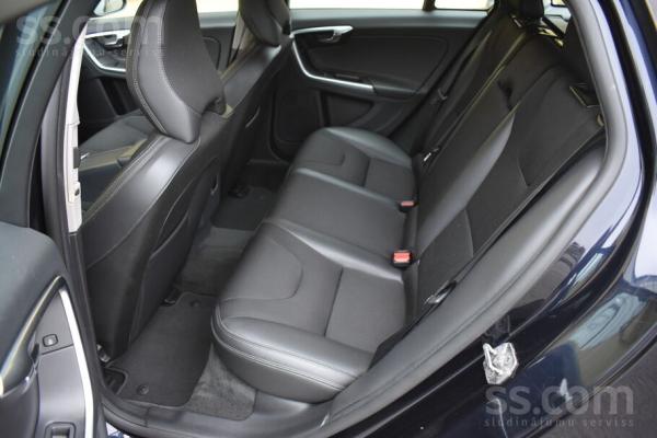 Zils Volvo V60 2017 Talsi, ar dzinēja tilpumu 2.00 L un nobraukumu 207 tūkst. km par 9000 €, foto 9 vietnē AUTOMOTO.COM.LV