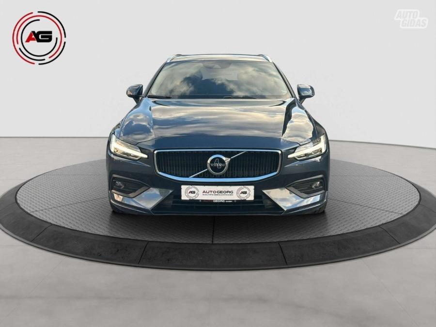 Blue Volvo V60 2018 in Kaunas, with an engine capacity of 2.00 L and mileage of 52 thousand km for 26417 €, photo 2 on AUTOMOTO.COM.LV