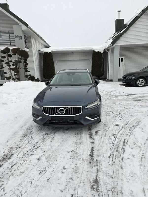 Blue Volvo V60 2018 in Elektrenai, with an engine capacity of 1.98 L and mileage of 255 thousand km for 13950 €, photo 1 on AUTOMOTO.COM.LV