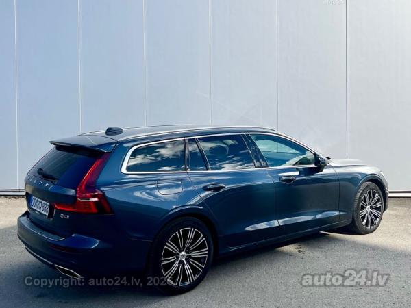 Blue Volvo V60 2018 in Tallinn, with an engine capacity of 2.00 L and mileage of 156 thousand km for 18350 €, photo 6 on AUTOMOTO.COM.LV
