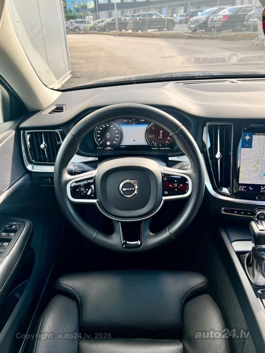 Zils Volvo V60 2018 Tallina, ar dzinēja tilpumu 2.00 L un nobraukumu 156 tūkst. km par 18350 €, foto 8 vietnē AUTOMOTO.COM.LV