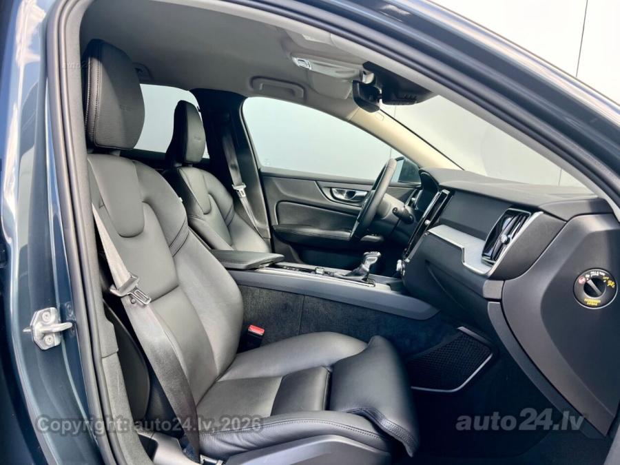Zils Volvo V60 2018 Tallina, ar dzinēja tilpumu 2.00 L un nobraukumu 156 tūkst. km par 18350 €, foto 12 vietnē AUTOMOTO.COM.LV