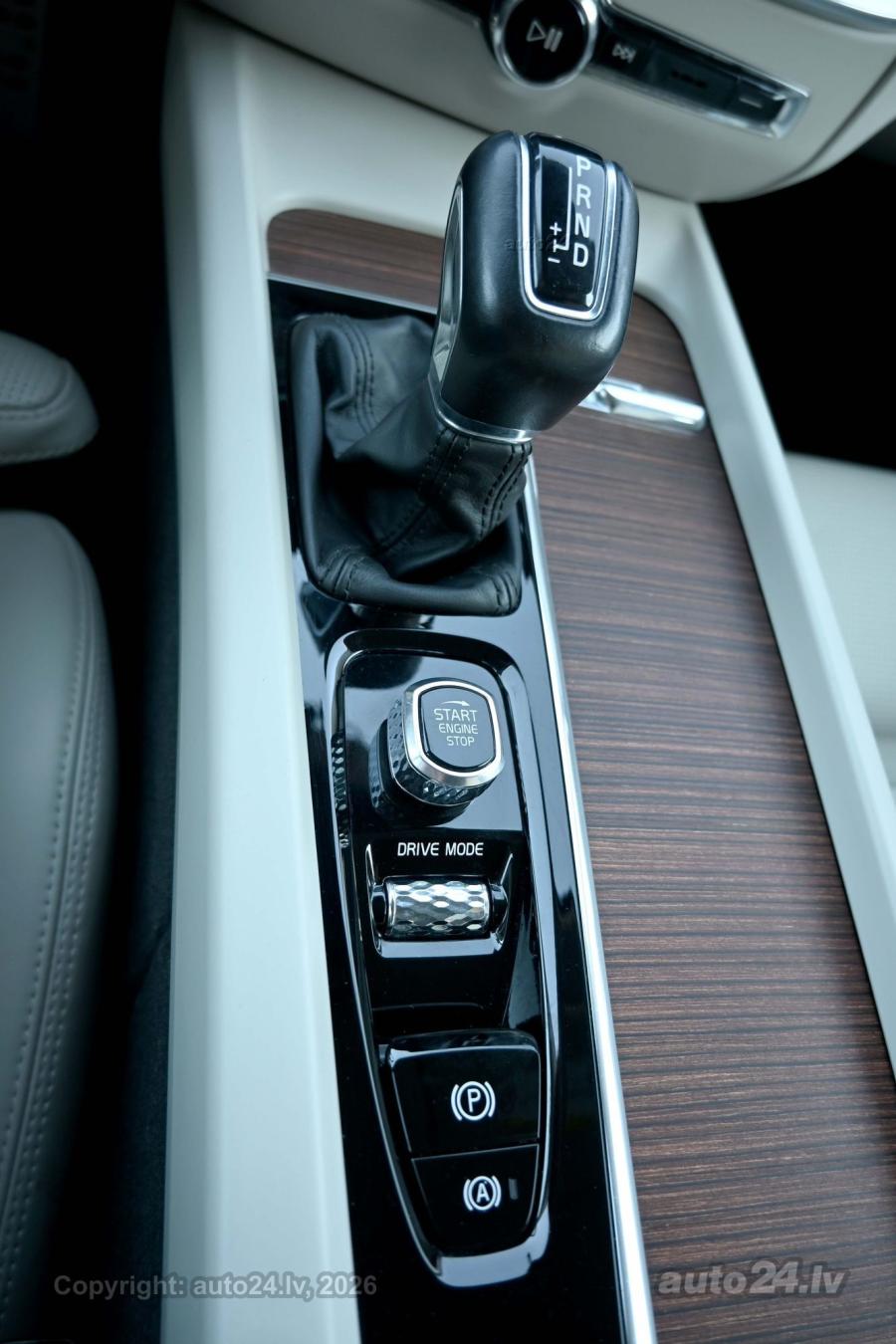Zils Volvo V60 2018 Tallina, ar dzinēja tilpumu 2.00 L un nobraukumu 182 tūkst. km par 20990 €, foto 19 vietnē AUTOMOTO.COM.LV