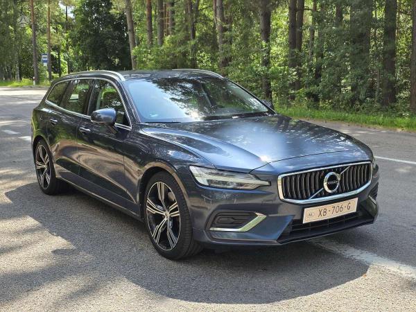Blue Volvo V60 2018 in Taurage, with an engine capacity of 1.97 L and mileage of 280 thousand km for 13700 €, photo 2 on AUTOMOTO.COM.LV