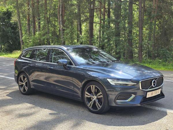Blue Volvo V60 2018 in Taurage, with an engine capacity of 1.97 L and mileage of 280 thousand km for 13700 €, photo 4 on AUTOMOTO.COM.LV