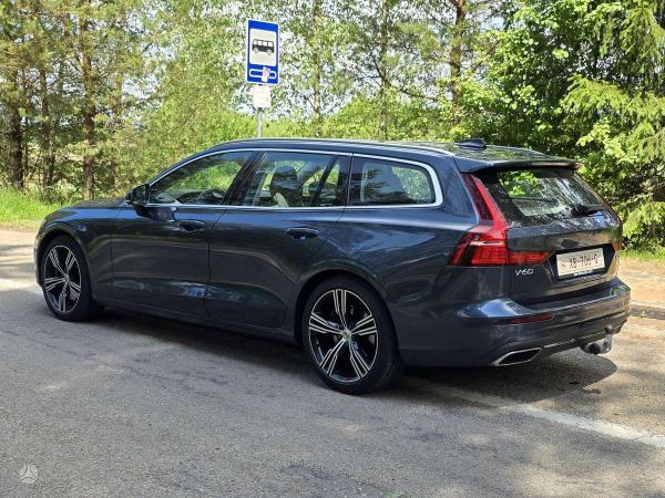 Blue Volvo V60 2018 in Taurage, with an engine capacity of 1.97 L and mileage of 280 thousand km for 13700 €, photo 6 on AUTOMOTO.COM.LV
