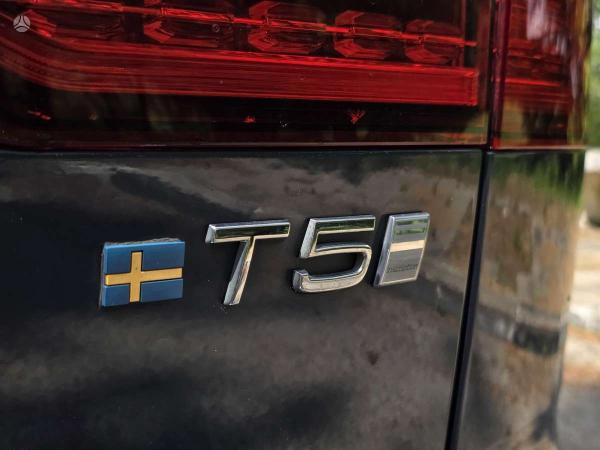 Blue Volvo V60 2018 in Taurage, with an engine capacity of 1.97 L and mileage of 280 thousand km for 13700 €, photo 10 on AUTOMOTO.COM.LV