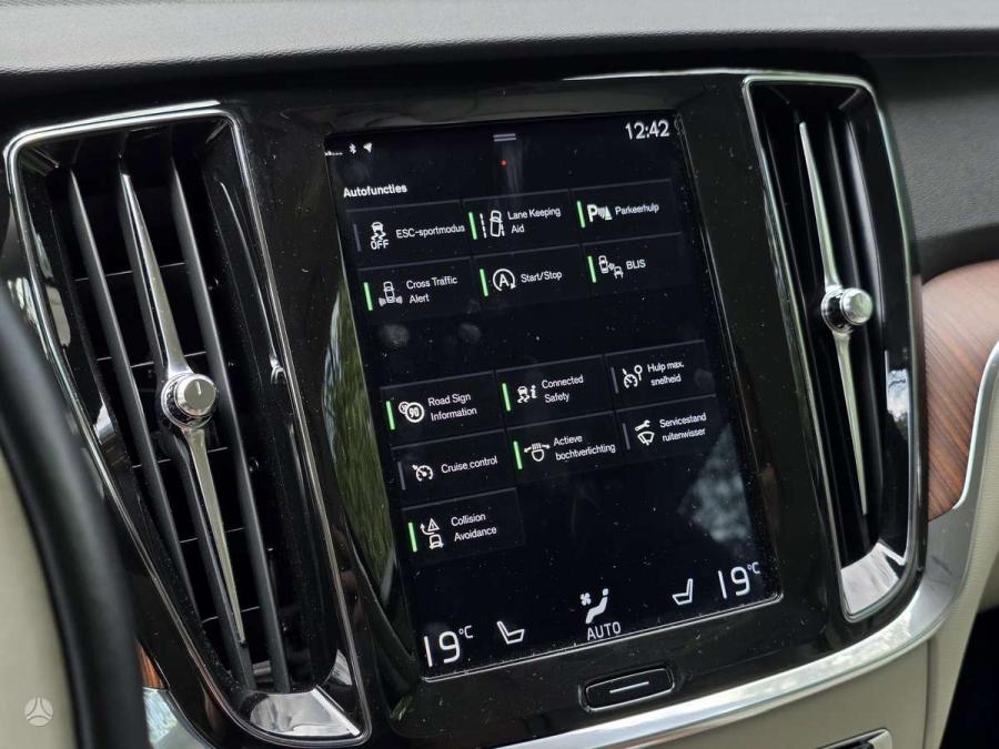 Синий Вольво B60 2018 в Таураге, объемом двигателя 1.97 л и пробегом 280 тыс. км за 13700 €, фото 33 на AUTOMOTO.COM.LV