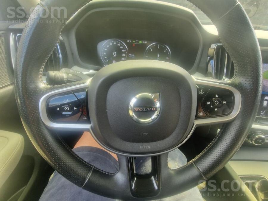 Zils Volvo V60 2018 Valmiera, ar dzinēja tilpumu 2.00 L un nobraukumu 282 tūkst. km par 13900 €, foto 14 vietnē AUTOMOTO.COM.LV