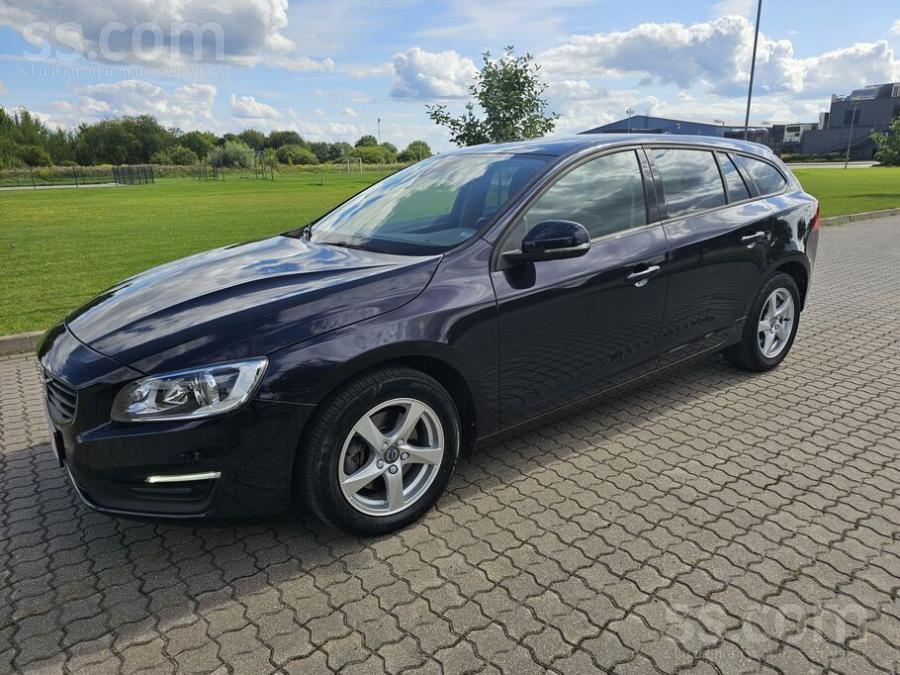 Zils Volvo V60 2018 Rīga, ar dzinēja tilpumu 2.00 L un nobraukumu 250 tūkst. km par 8000 €, foto 1 vietnē AUTOMOTO.COM.LV