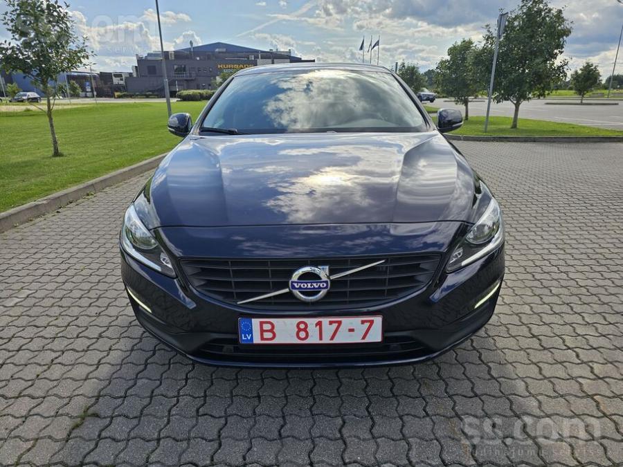 Zils Volvo V60 2018 Rīga, ar dzinēja tilpumu 2.00 L un nobraukumu 250 tūkst. km par 8000 €, foto 4 vietnē AUTOMOTO.COM.LV