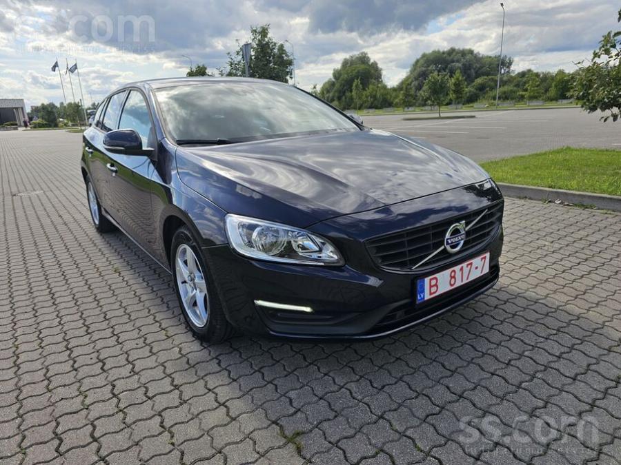 Zils Volvo V60 2018 Rīga, ar dzinēja tilpumu 2.00 L un nobraukumu 250 tūkst. km par 8000 €, foto 5 vietnē AUTOMOTO.COM.LV