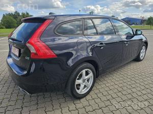 Zils Volvo V60 2018 Rīga, ar dzinēja tilpumu 2.00 L un nobraukumu 250 tūkst. km par 8000 €, foto 9 vietnē AUTOMOTO.COM.LV