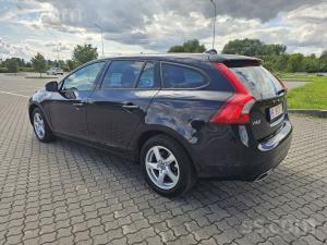Zils Volvo V60 2018 Rīga, ar dzinēja tilpumu 2.00 L un nobraukumu 250 tūkst. km par 8000 €, foto 12 vietnē AUTOMOTO.COM.LV
