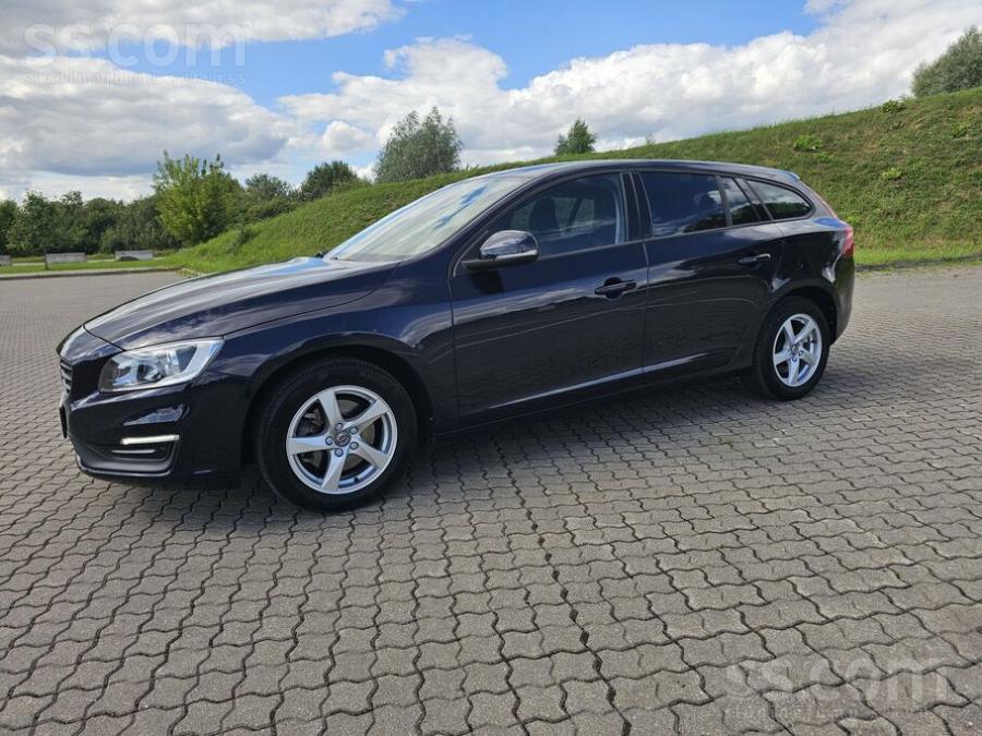 Zils Volvo V60 2018 Rīga, ar dzinēja tilpumu 2.00 L un nobraukumu 250 tūkst. km par 8000 €, foto 14 vietnē AUTOMOTO.COM.LV