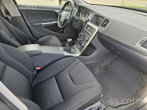 Zils Volvo V60 2018 Rīga, ar dzinēja tilpumu 2.00 L un nobraukumu 250 tūkst. km par 8000 €, foto 17 vietnē AUTOMOTO.COM.LV