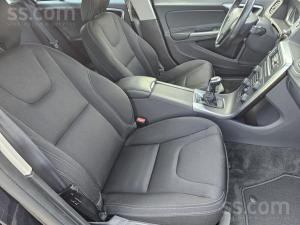 Zils Volvo V60 2018 Rīga, ar dzinēja tilpumu 2.00 L un nobraukumu 250 tūkst. km par 8000 €, foto 18 vietnē AUTOMOTO.COM.LV
