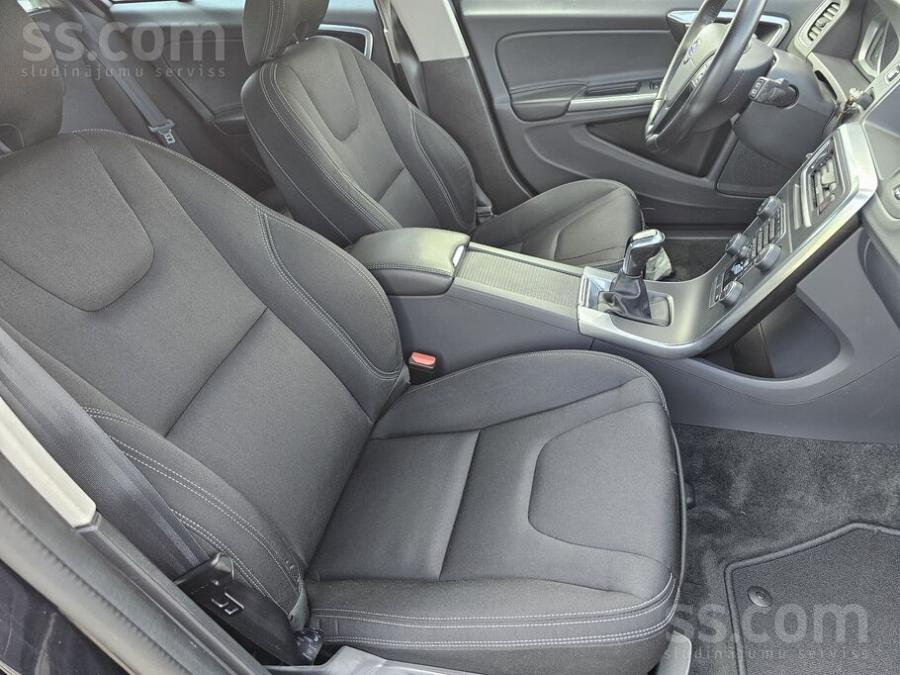 Zils Volvo V60 2018 Rīga, ar dzinēja tilpumu 2.00 L un nobraukumu 250 tūkst. km par 8000 €, foto 18 vietnē AUTOMOTO.COM.LV