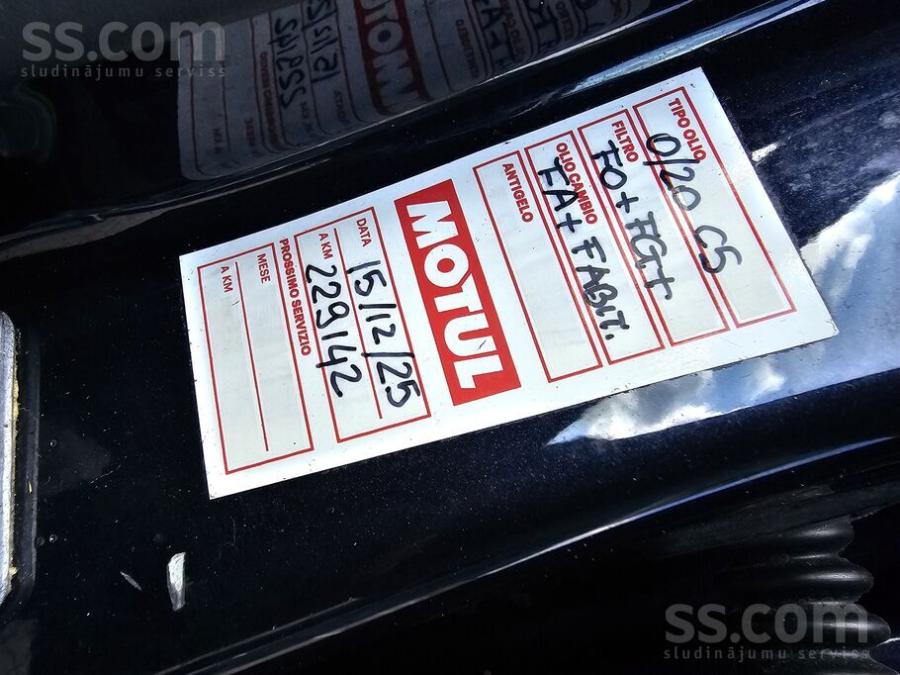 Zils Volvo V60 2018 Rīga, ar dzinēja tilpumu 2.00 L un nobraukumu 250 tūkst. km par 8000 €, foto 21 vietnē AUTOMOTO.COM.LV