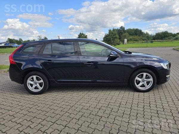 Blue Volvo V60 2018 in Riga, with an engine capacity of 2.00 L and mileage of 250 thousand km for 8000 €, photo 8 on AUTOMOTO.COM.LV