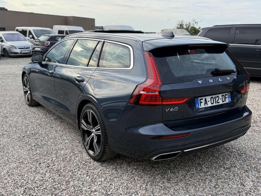 Blue Volvo V60 2018 in Kaunas, with an engine capacity of 1.97 L and mileage of 261 thousand km for 13700 €, photo 3 on AUTOMOTO.COM.LV