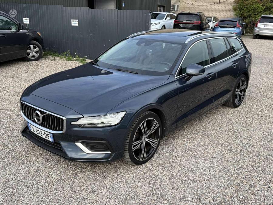 Blue Volvo V60 2018 in Kaunas, with an engine capacity of 1.97 L and mileage of 261 thousand km for 13700 €, photo 7 on AUTOMOTO.COM.LV