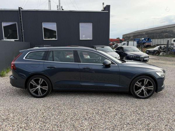 Volvo V60 2018 Kauņa vietnē Zils Volvo V60 2018 Kauņa, ar dzinēja tilpumu 1.97 L un nobraukumu 261 tūkst. km par 13700 €, foto 8 vietnē AUTOMOTO.COM.LV