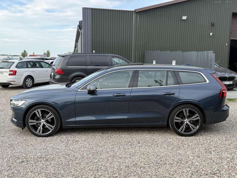 Blue Volvo V60 2018 in Kaunas, with an engine capacity of 1.97 L and mileage of 261 thousand km for 13700 €, photo 9 on AUTOMOTO.COM.LV