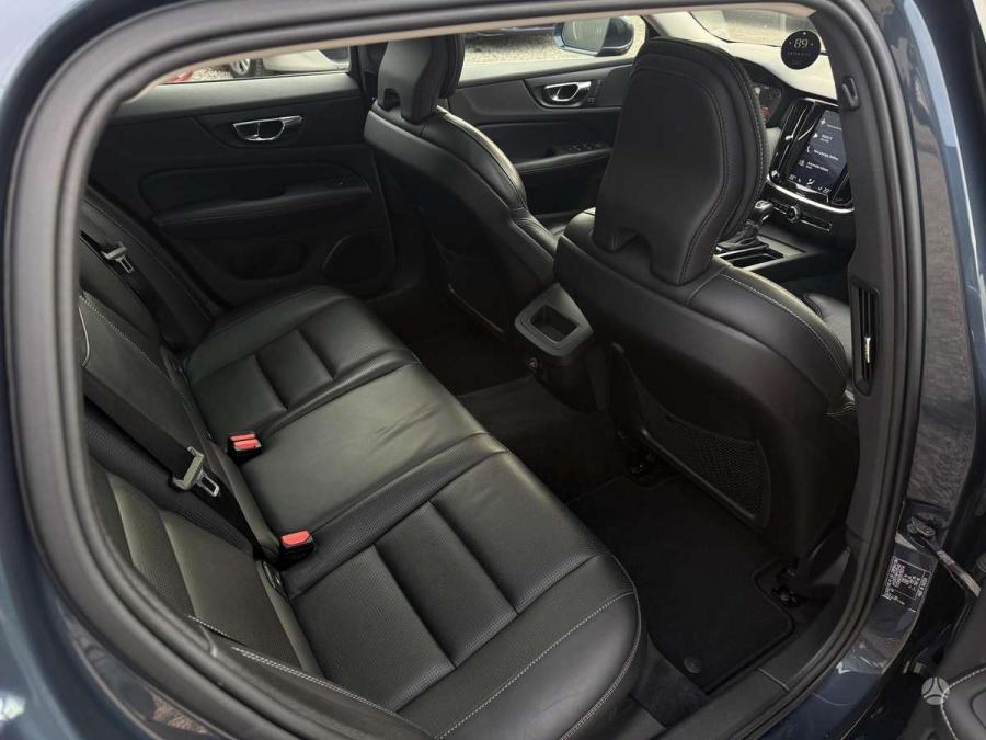Blue Volvo V60 2018 in Kaunas, with an engine capacity of 1.97 L and mileage of 261 thousand km for 13700 €, photo 10 on AUTOMOTO.COM.LV