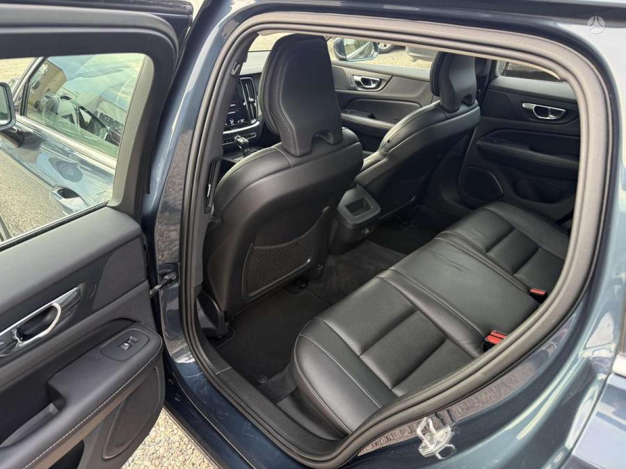 Blue Volvo V60 2018 in Kaunas, with an engine capacity of 1.97 L and mileage of 261 thousand km for 13700 €, photo 11 on AUTOMOTO.COM.LV